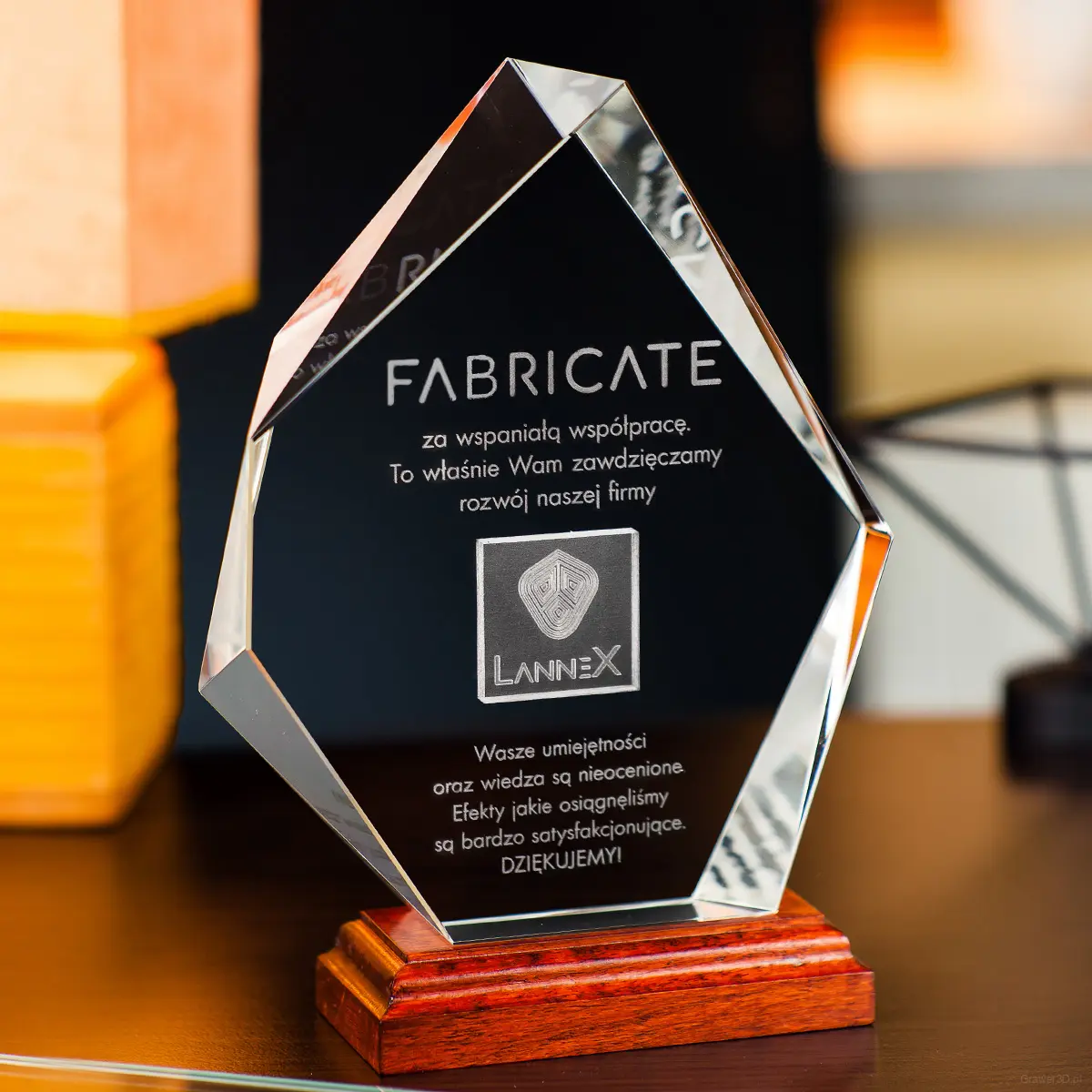 Statuetka 3D z podziękowaniami i logotypem - Statuetki3D.pl